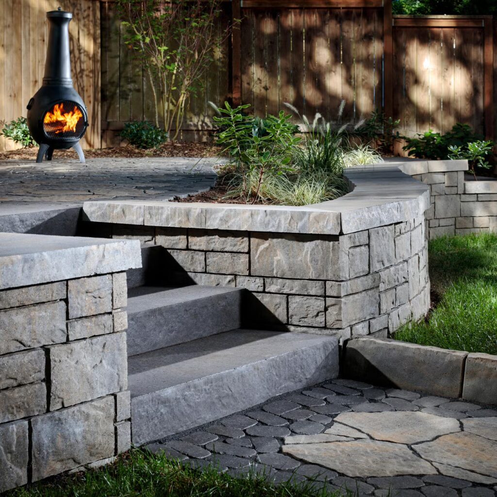 Tandem Ashlar Wall – Dakota Hardscape Supply